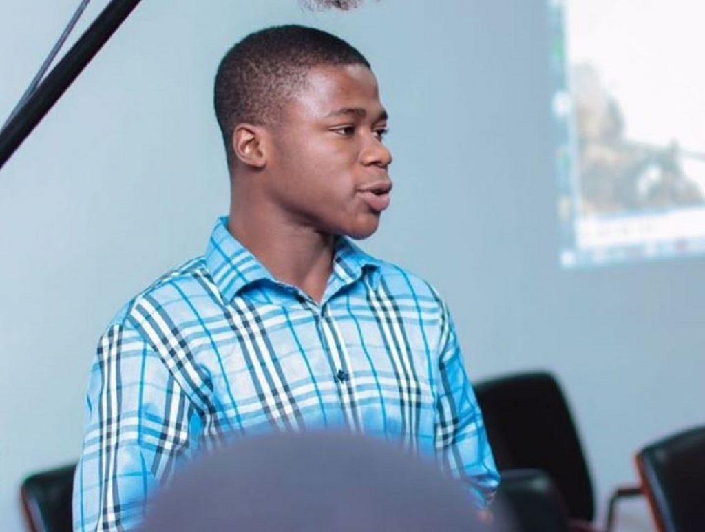 Kelvin Doe, el joven que recogía objetos de la basura para inventar ...