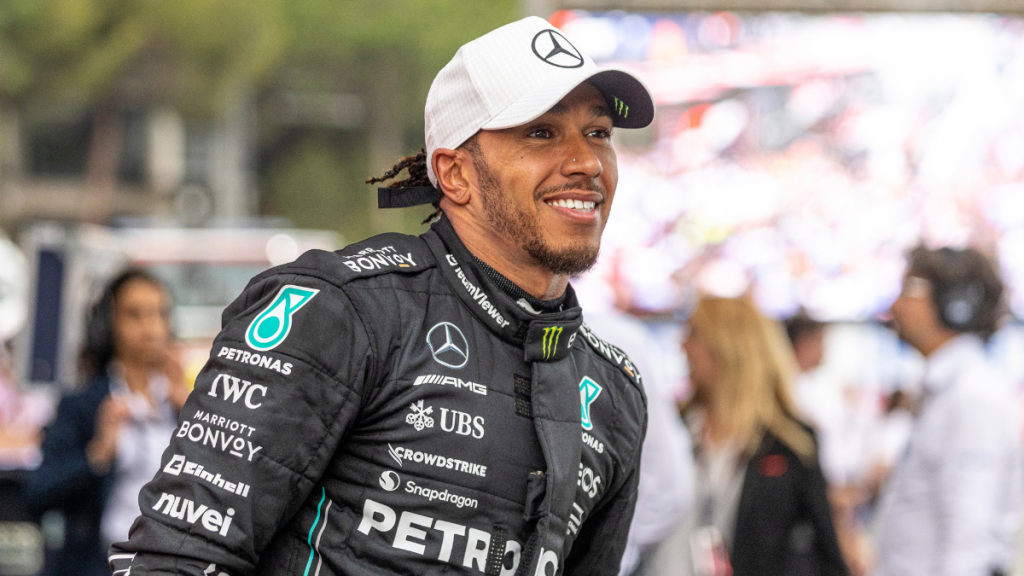 Hamilton publicó foto que subió la temperatura en las redes
