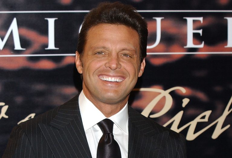 "Ahora te puedes marchar", la canción más escuchada de Luis Miguel