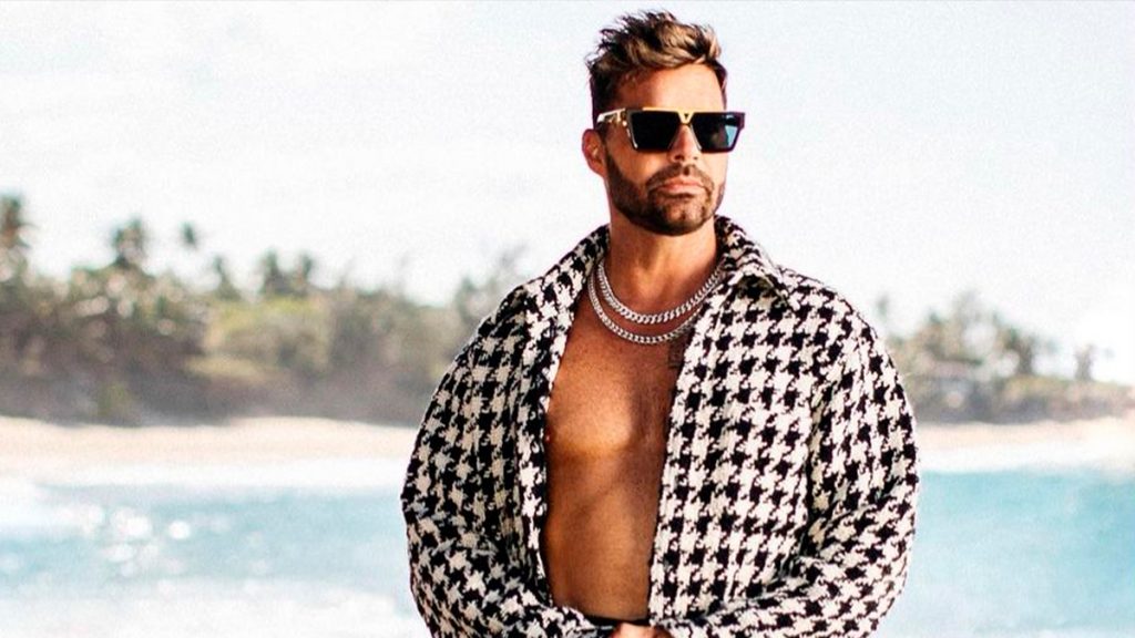“Quisiera ser arena”: le dicen a Ricky Martin por video en la playa