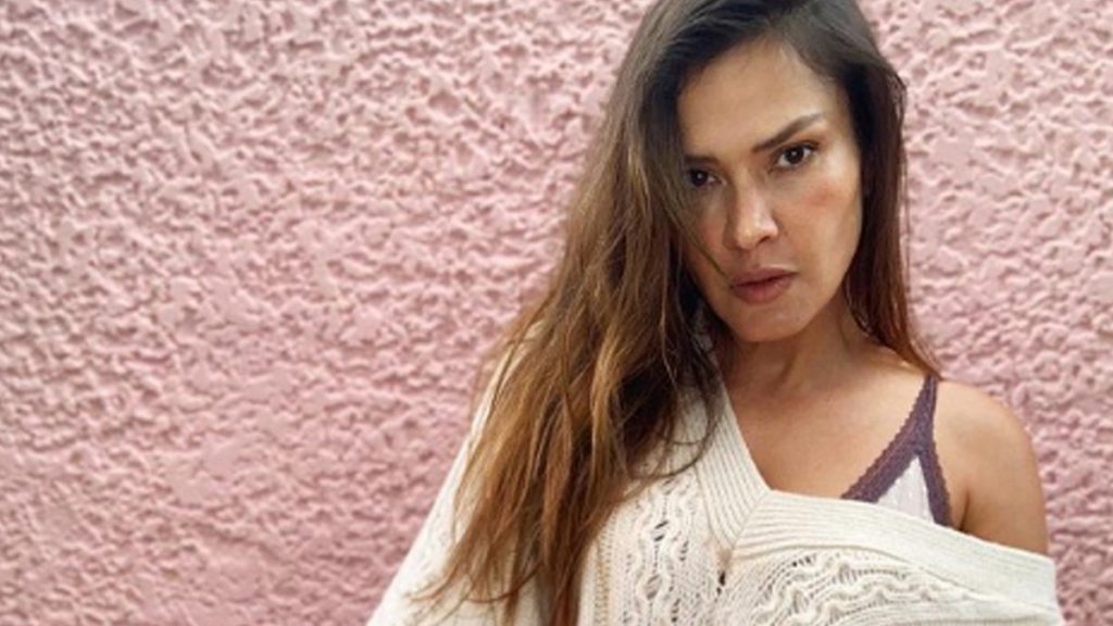 Katherine Porto presume su envidiable figura luciendo ajustado vestido