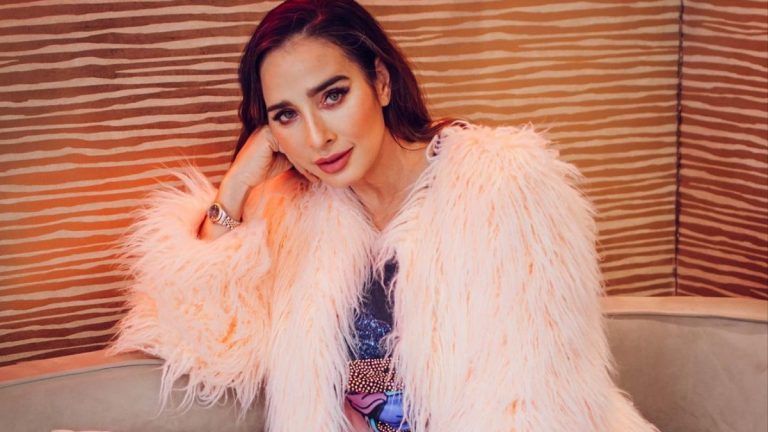 Fotos de Luly Bossa ligera de ropa