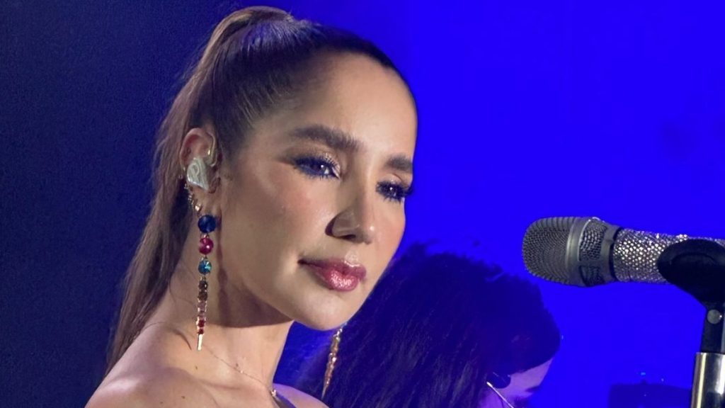 Paola Jara presumió su cuerpazo con escotado traje que dejó a muchos haciendo zoom