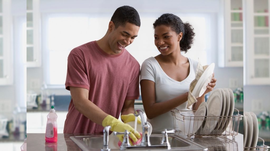 Tips para dividir las tareas del hogar y no morir en el intento