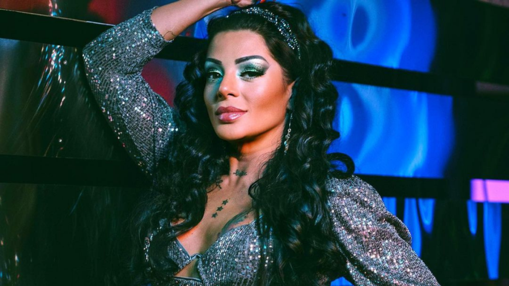 Critican a Marbelle por diminuto atuendo en show familiar