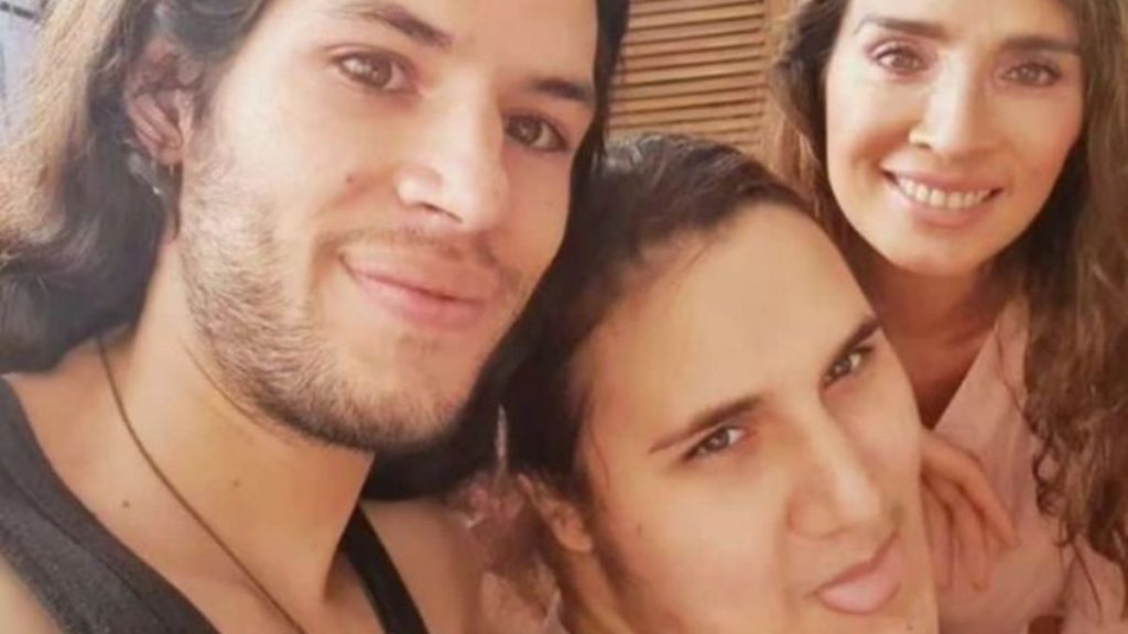 Él es Lucciani, el hijo mayor de la actriz Luly Bossa