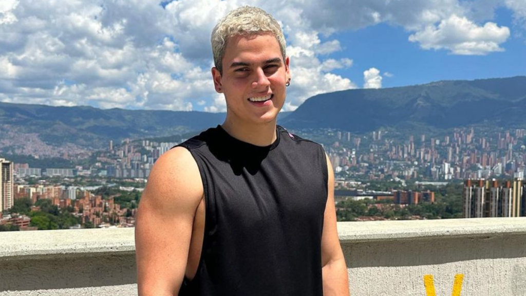 A qué se dedica Miguel Bueno y de quién es hermano