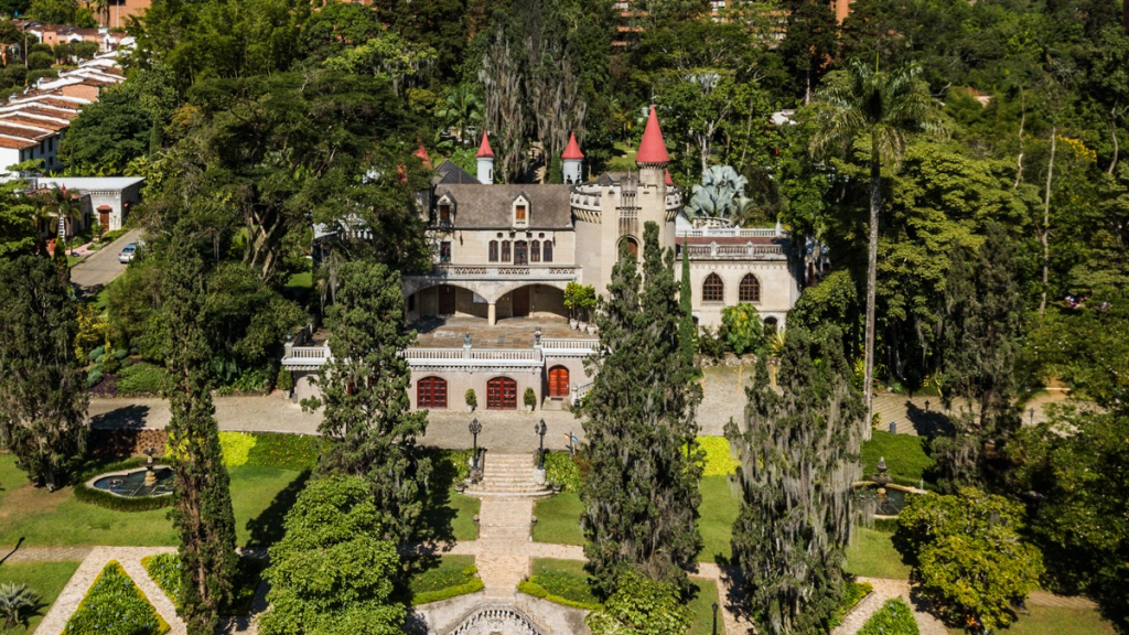 ¿Qué costo tiene la entrada al Museo del Castillo en Medellín?