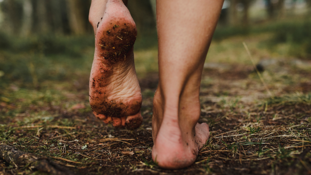 ¿Qué significa soñar que caminas con pies descalzos?