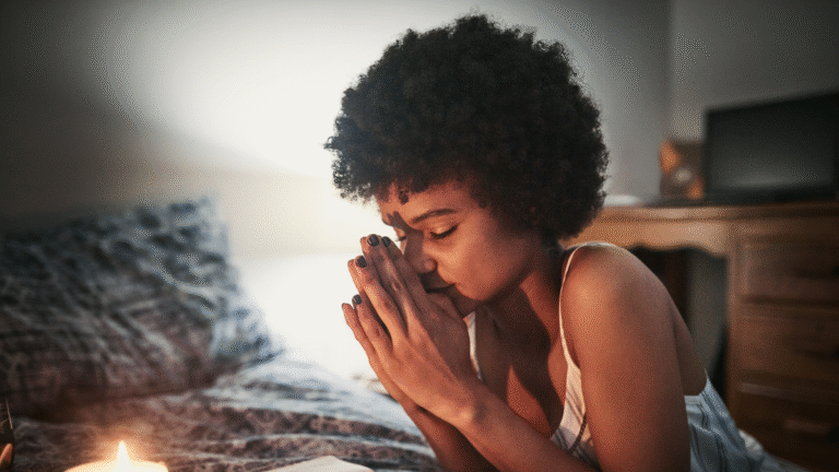 Oración poderosa para la noche: Así puedes orar y dar gracias